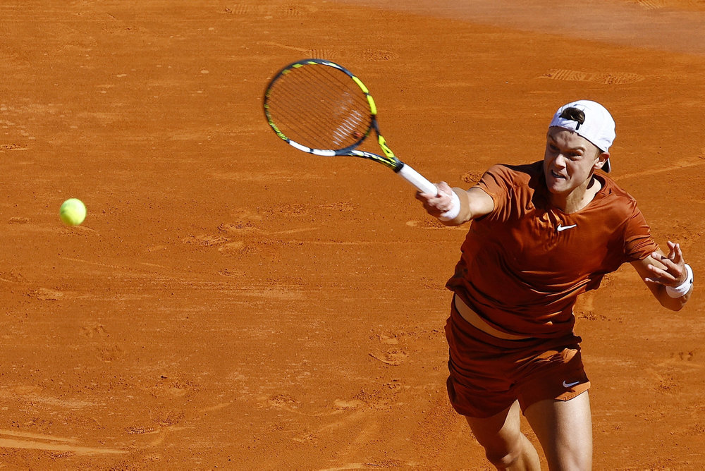 Rune slår verdensfemmer og er i Monte-Carlo-semifinale