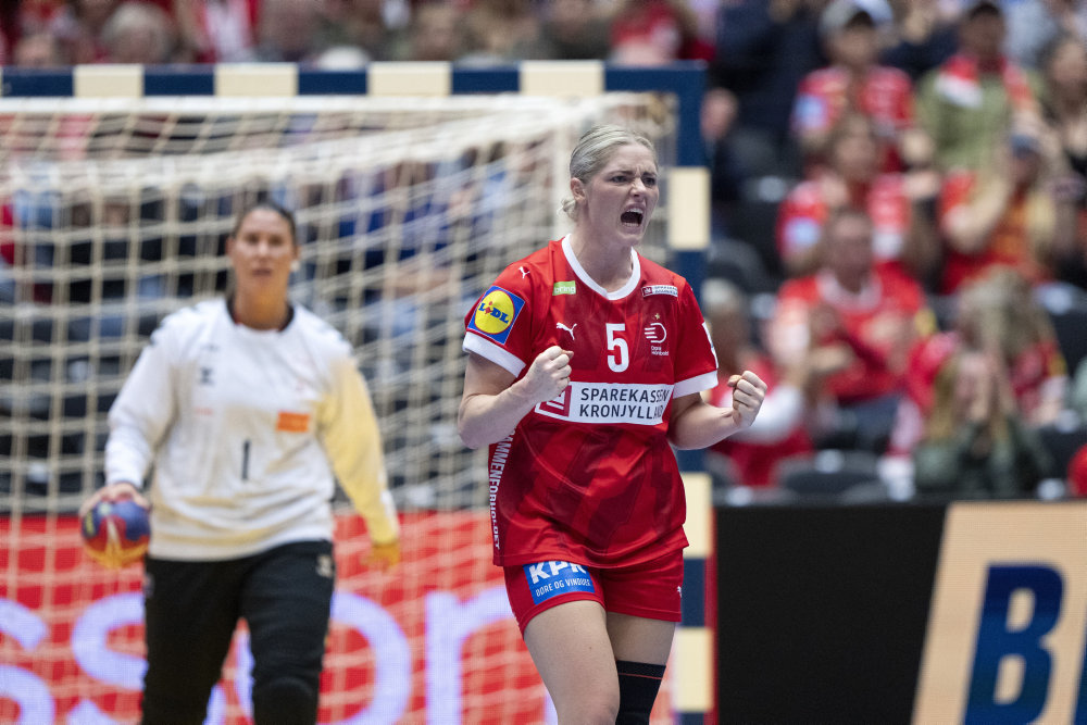 VM-spillerne trives med kniven for struben