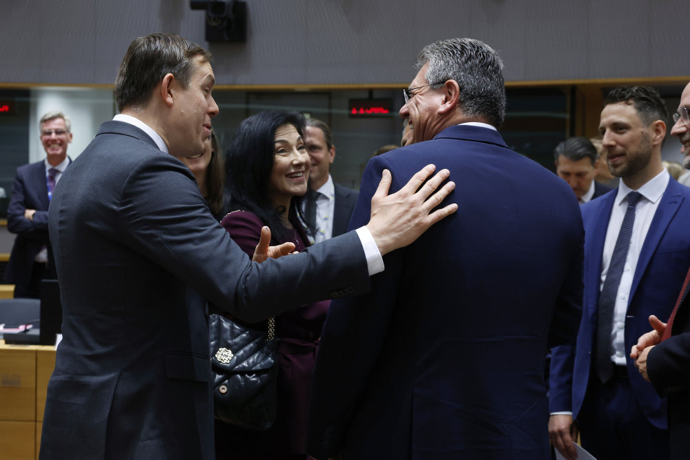 EU og USA er enige om at intensivere forhandlinger om told