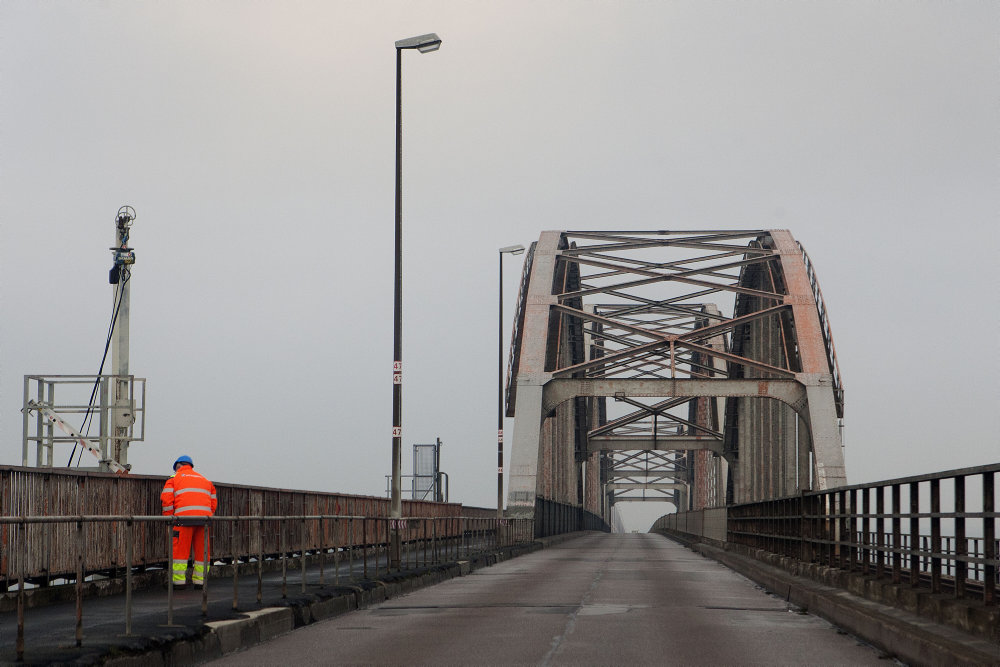 Sidste bil har passeret den gamle Storstrømsbro